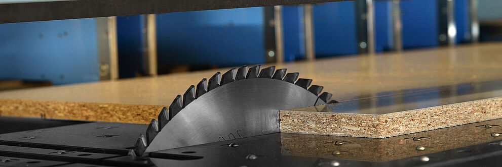 Cutting with full speed through the panel – RazorCut circular sawblades ...